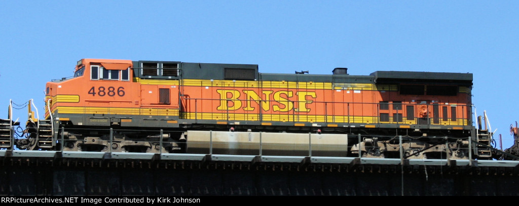 BNSF 4886